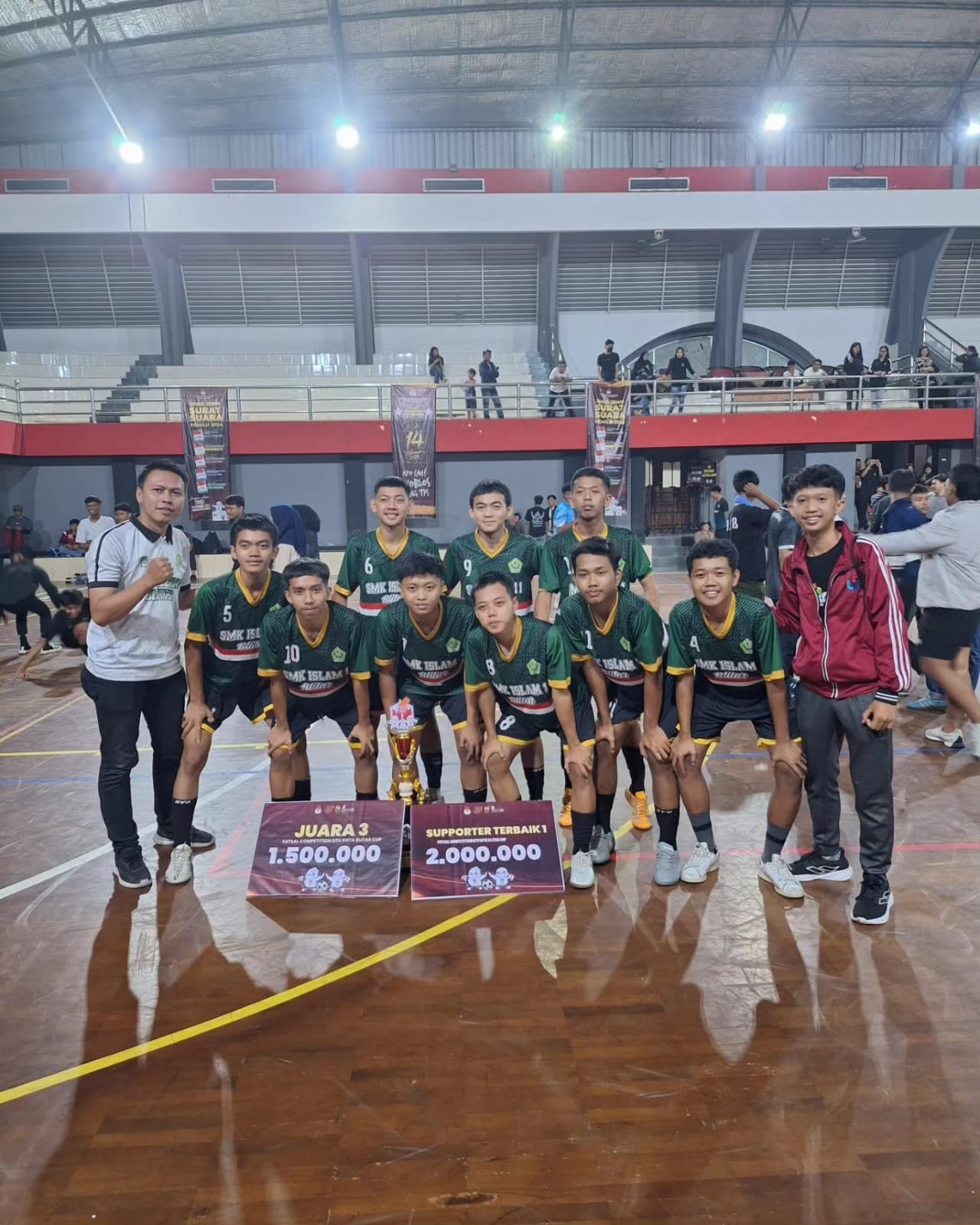 SMK Islam 1 Blitar Sabet Juara 3 dan Gelar Best Supporter dalam Futsal Competition KPU Kota ...